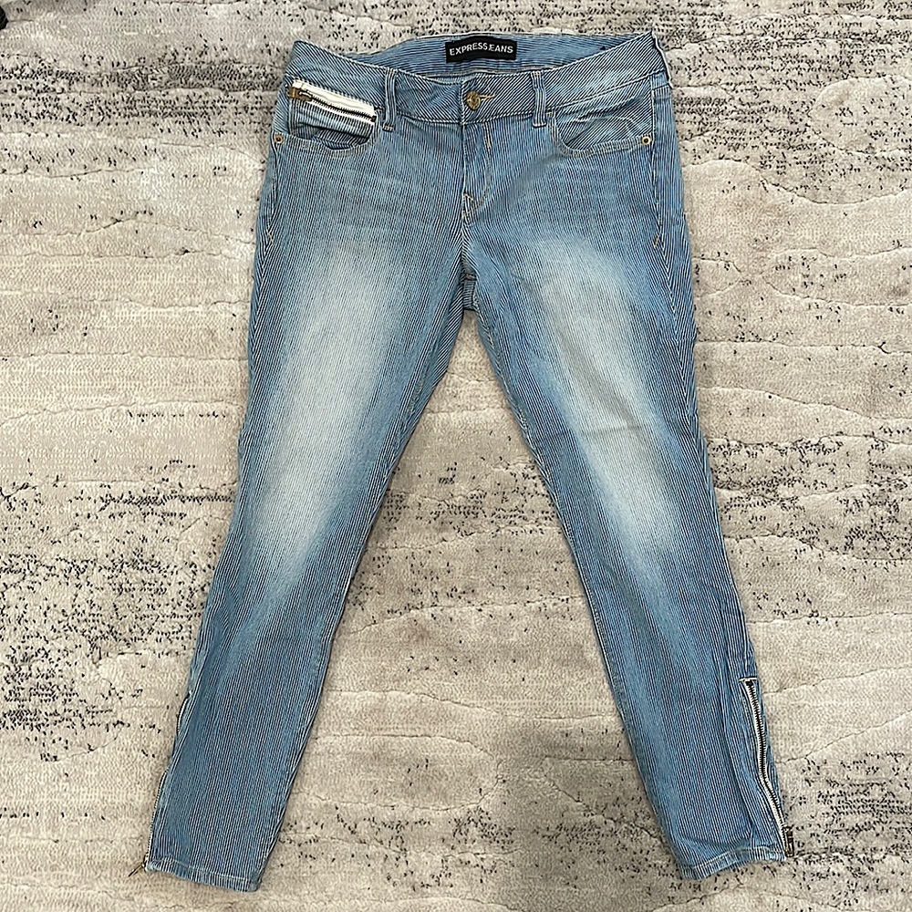 Express Low Rise Cropped Pinstripe Jeans - Size 8 - Gem